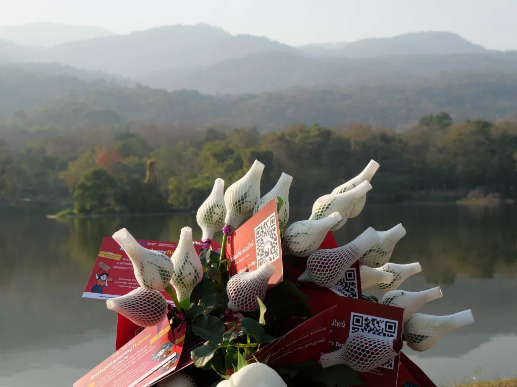 #whomademyflower ร่วมส่งเสียงถึงผู้อยู่เบื้องหลังดอกกุหลาบ - Lanner