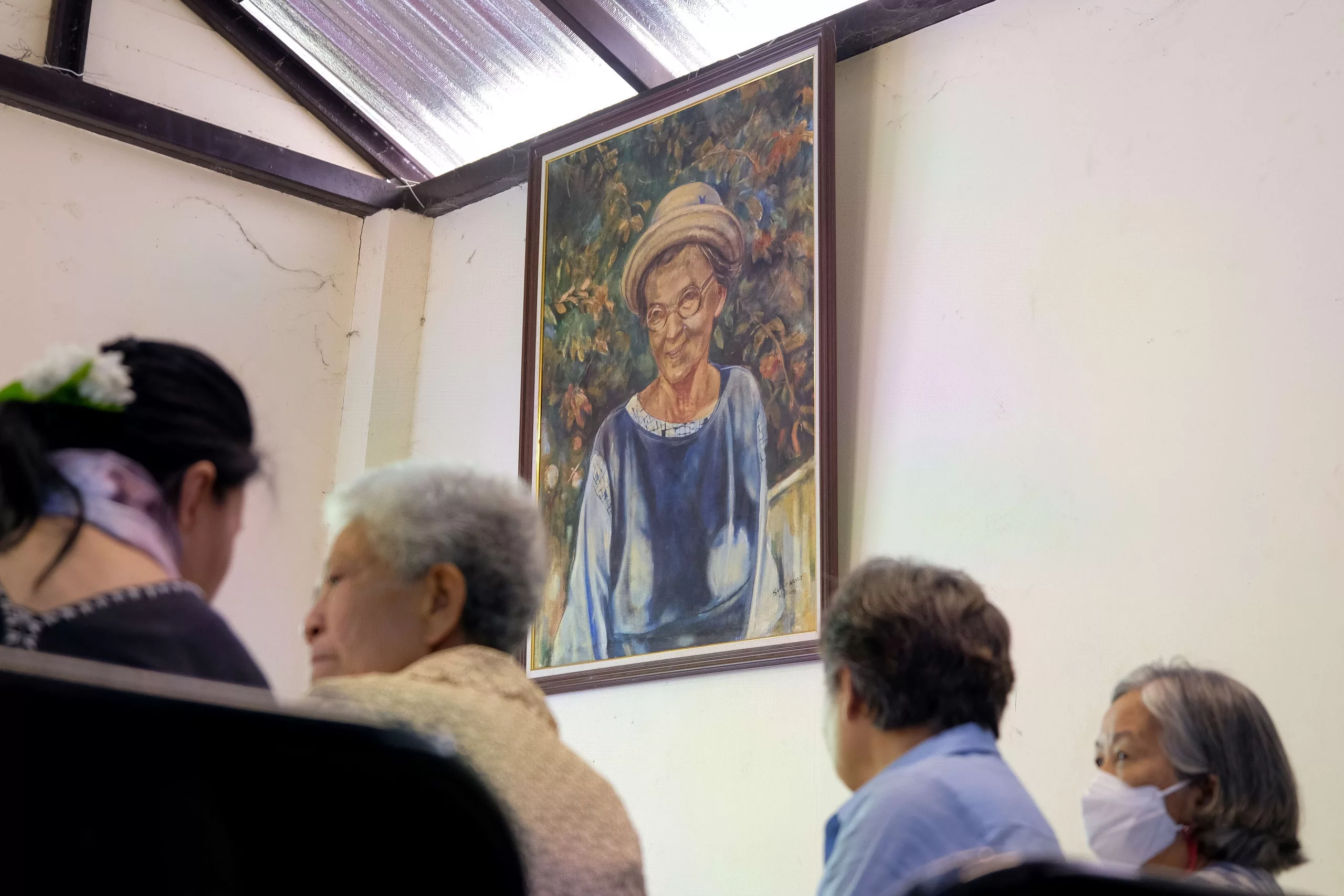 “เหมือนไม่เคยจากไปไหน” การเดินทางข้ามเวลาของ ‘ครูองุ่น มาลิก’ - Lanner