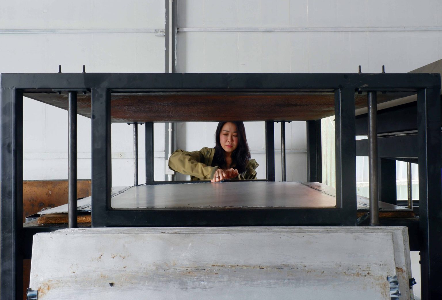 Lanner Joy: Meltdistrict ‘อำเภอหลอมละลาย’ สตูดิโอหลอมขยะพลาสติกเท่ากองภูเขา ให้เป็นงานดีไซน์ที่ ...