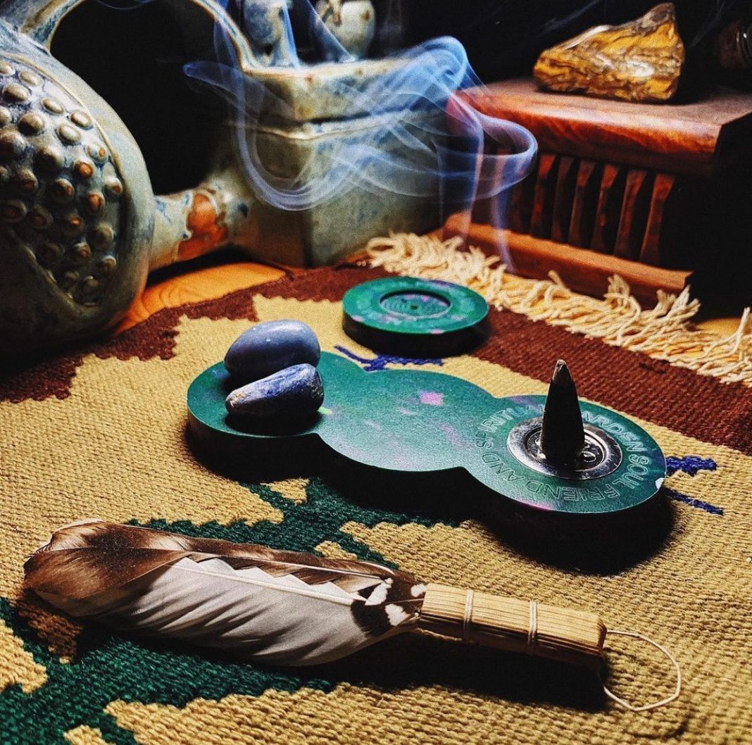 Lanner Joy: Meltdistrict ‘อำเภอหลอมละลาย’ สตูดิโอหลอมขยะพลาสติกเท่ากองภูเขา ให้เป็นงานดีไซน์ที่ ...