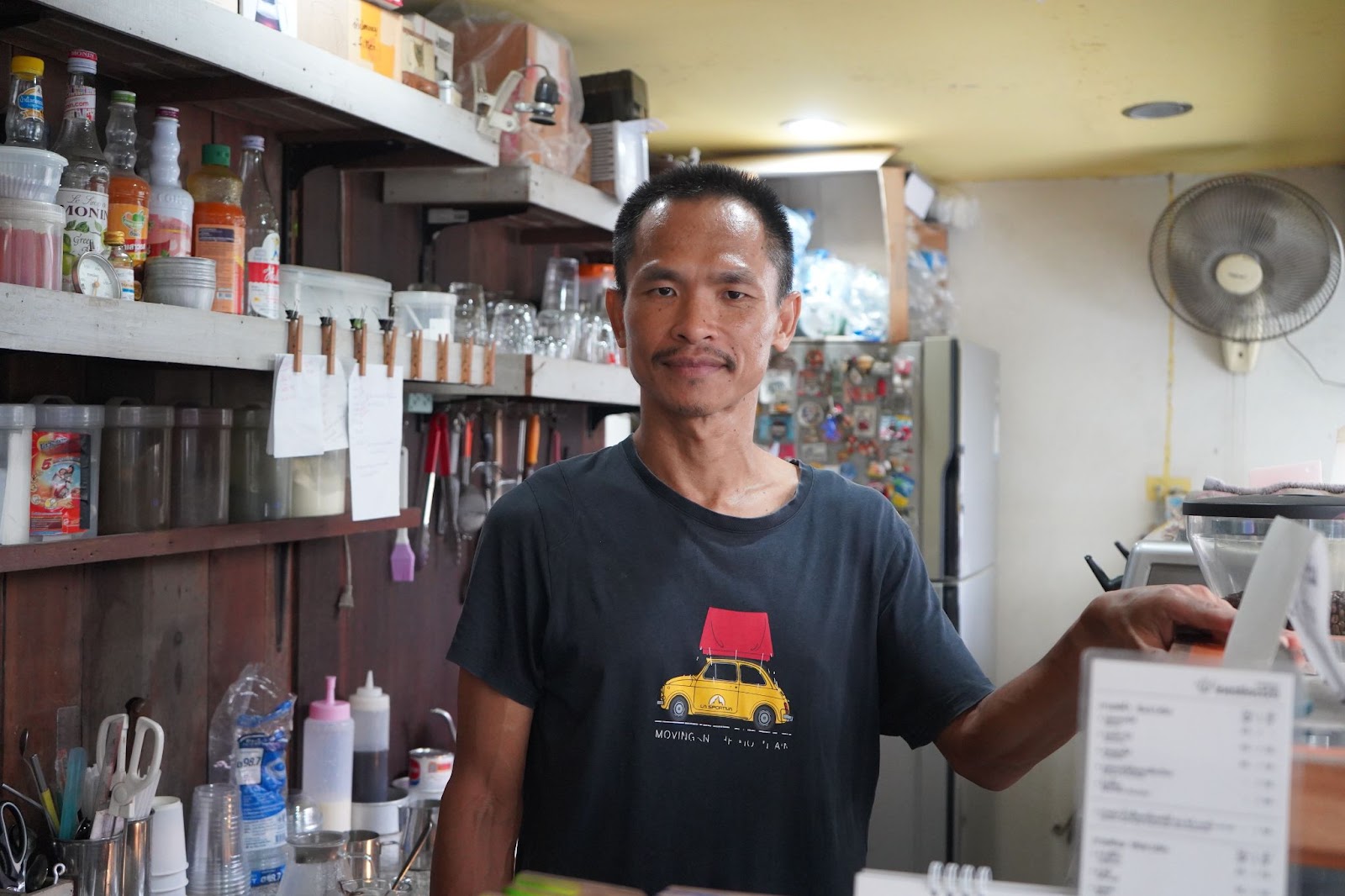 Lanner Joy: ยศชัย ชัยพรหมมา บทสนทนาของความธรรมดาและความโดดเดี่ยวเหมือนกันของร้านกาแฟและการวิ่งเท ...