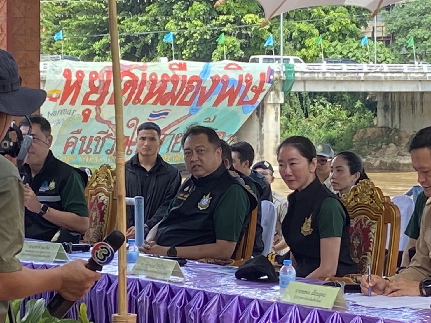 ‘สุชาติ’ ลงพื้นที่แม่น้ำกก เร่งคลี่คลายพิษเหมืองแร่ปนเปื้อนด่วน คนริมกกสะท้อนรัฐเร่งเยียวยา ‘กัณ ...