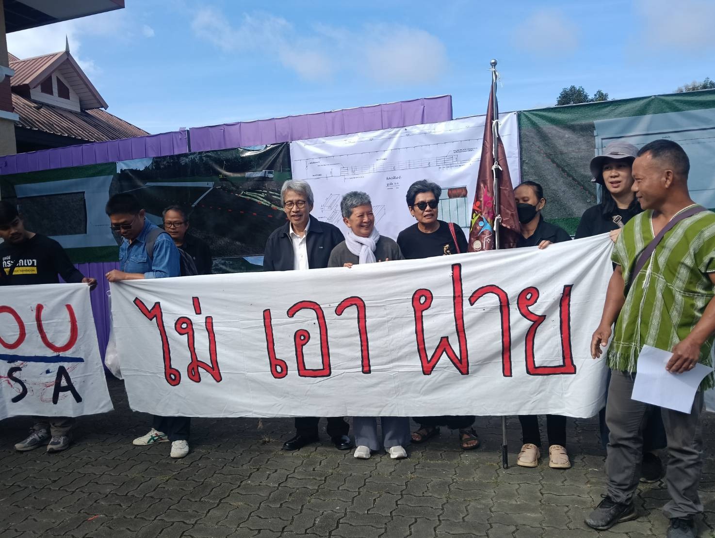 เครือข่าย กก สาย รวก โขง ยื่น 5 ข้อ แก้ปัญหาน้ำปนสารพิษ ด้านรัฐบาลยืนยันยุติโครงการฝาย - Lanner